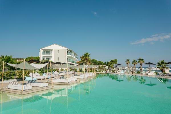 Home - Blue Carpet Luxury Suites